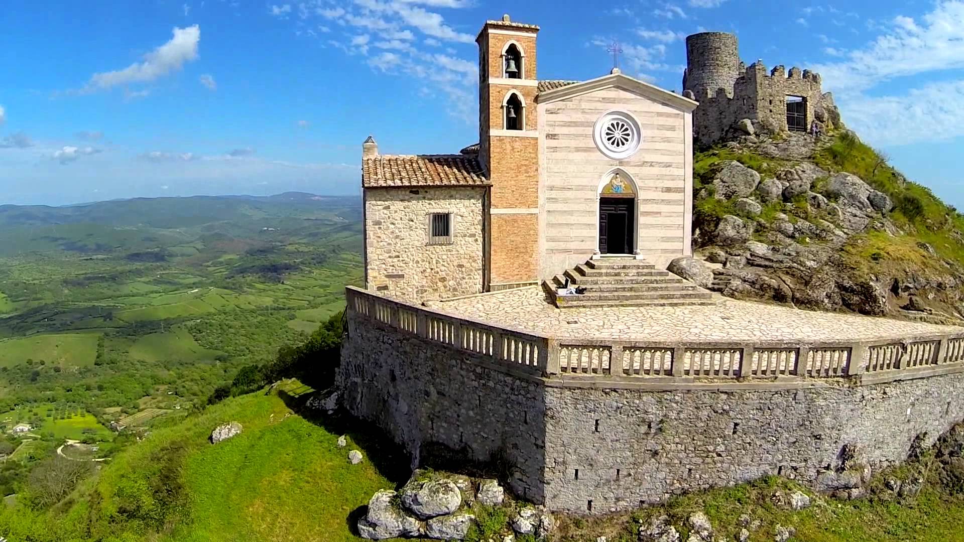 Iniziano le belle giornate: pronti per una gita fuoriporta? Scopri Tolfa