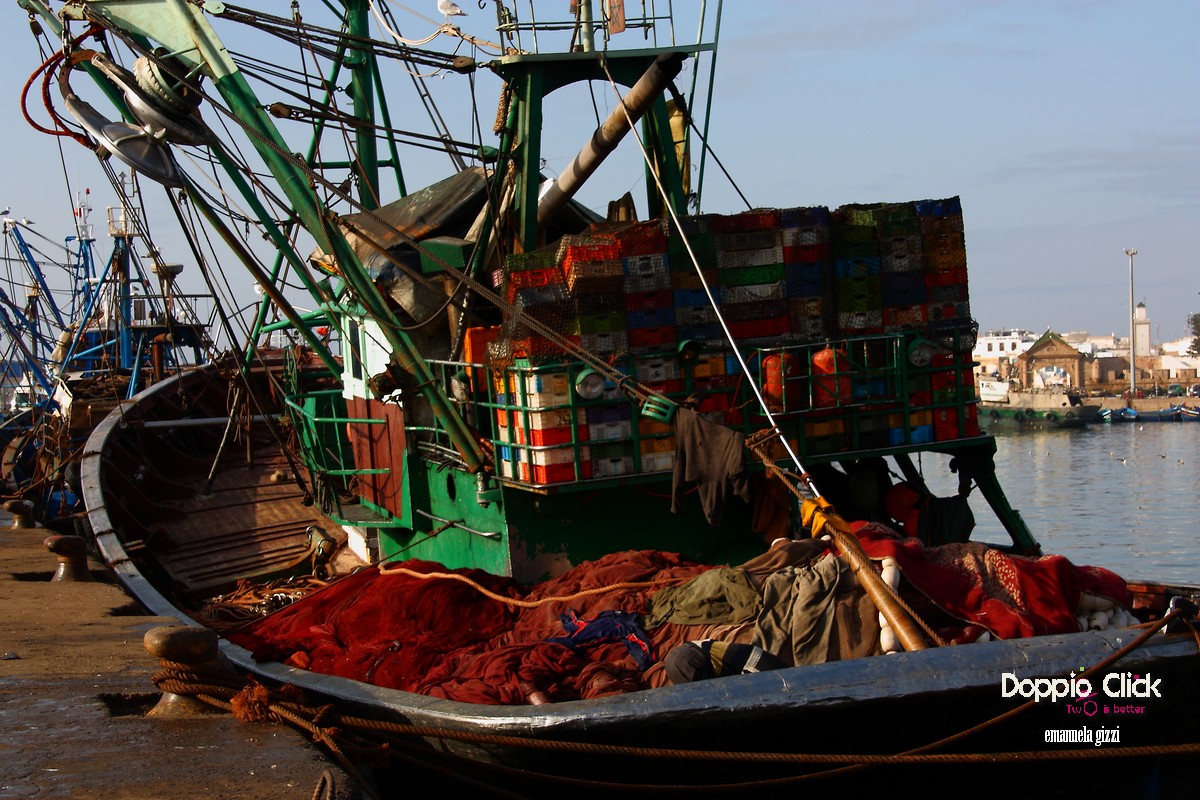Il porto di Agadir con tutte le sue barche blu e gli spiriti