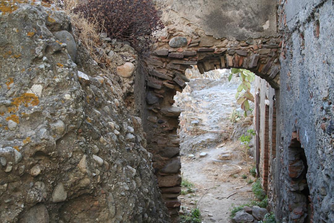 Pentedattilo, il borgo fantasma più suggestivo della costa calabrese